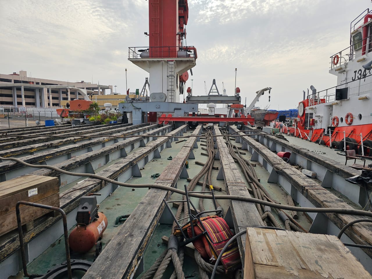 200t Self Propelled Crane Barge | Global Workboats